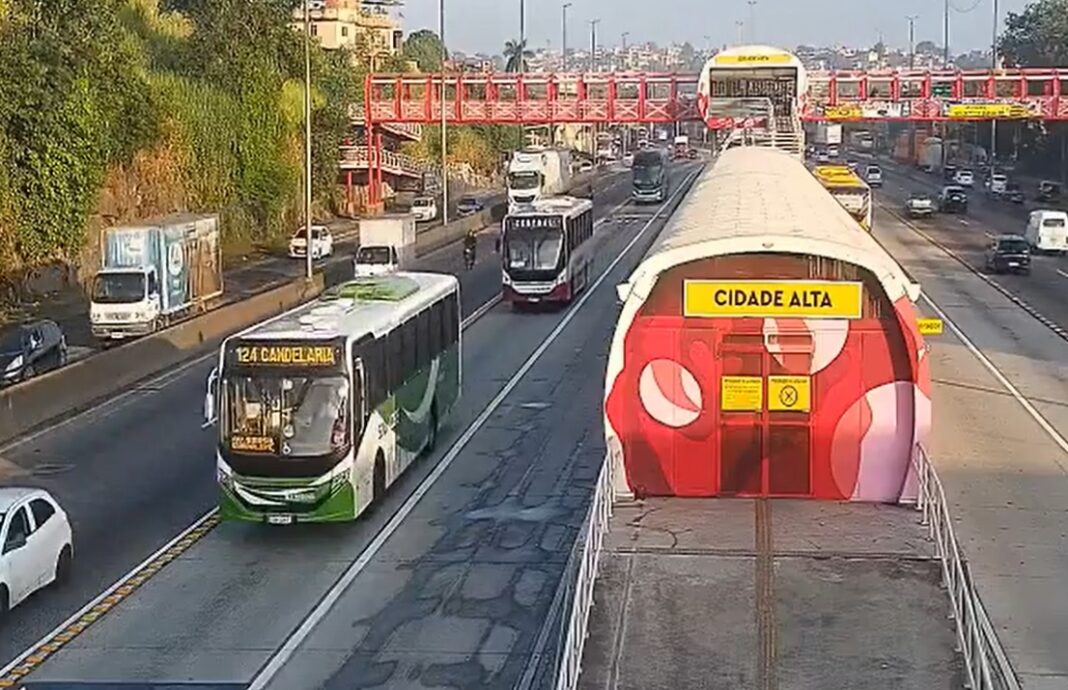 Acidente entre carro e moto na Avenida Brasil na Cidade Alta ...